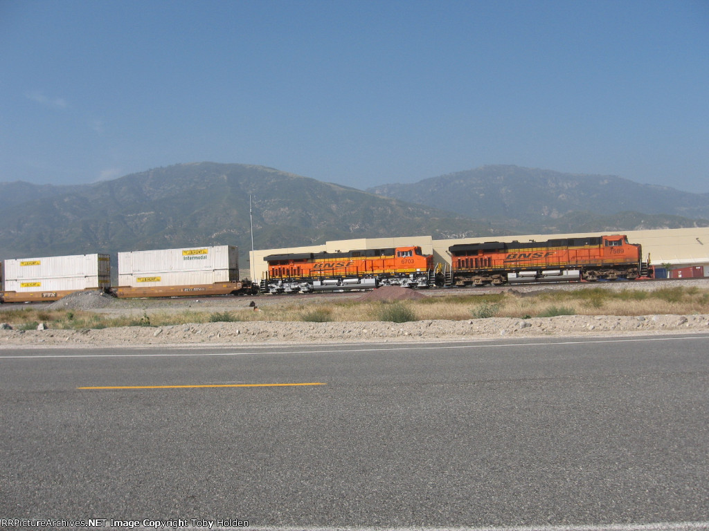BNSF 7589